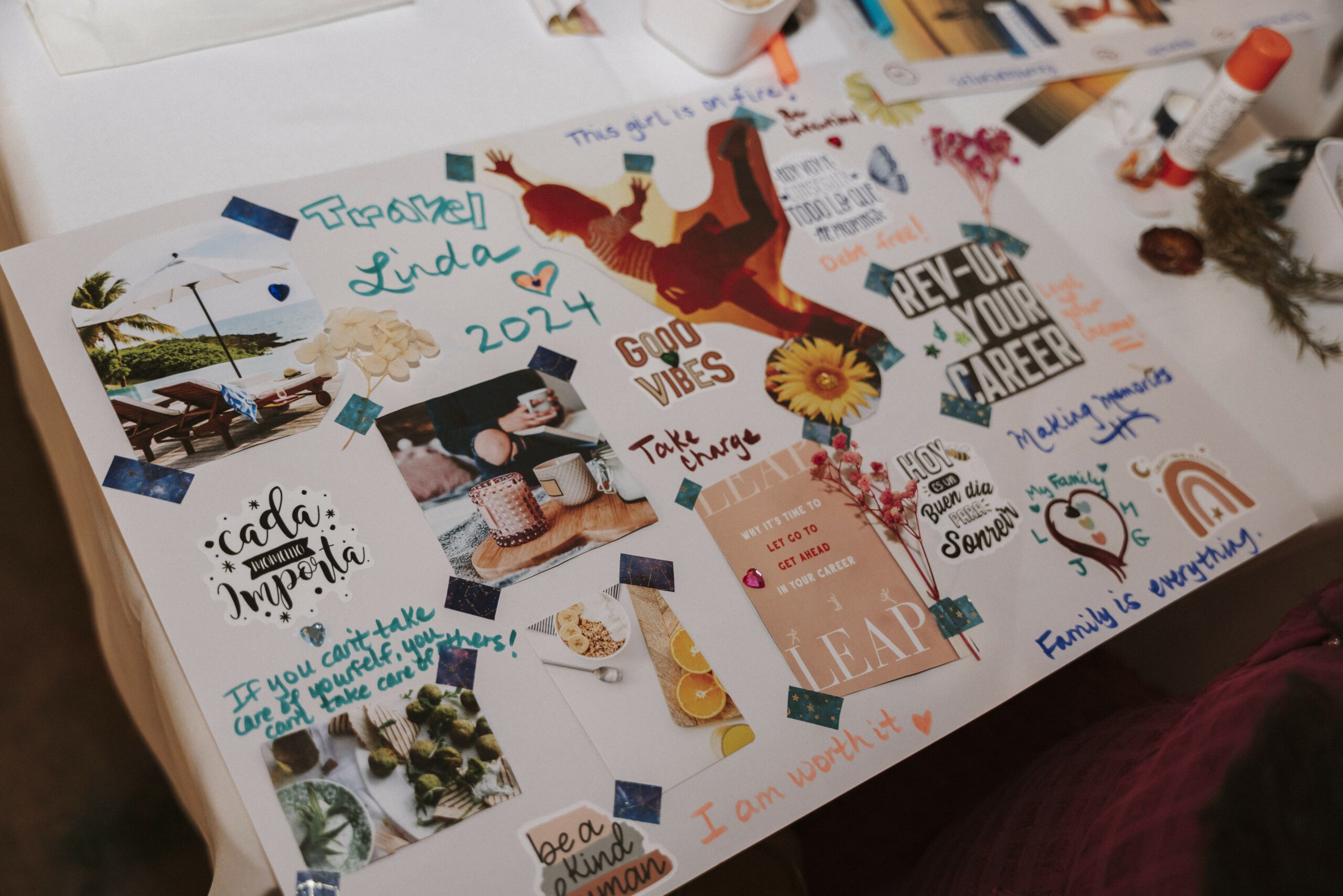 How to Make a Vision Board for 2024